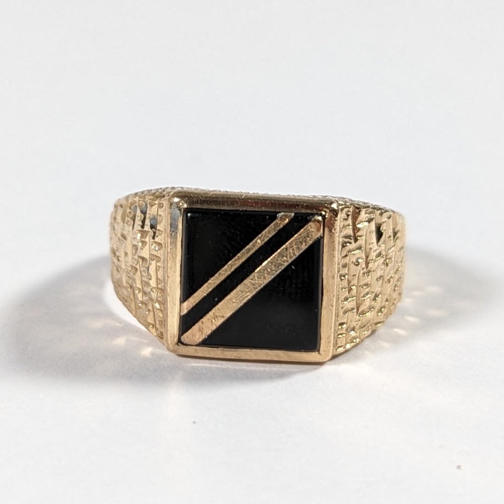 Pre-owned 9ct Gold Square Shaped Black Stone Signet Ring Size R1/2 ...